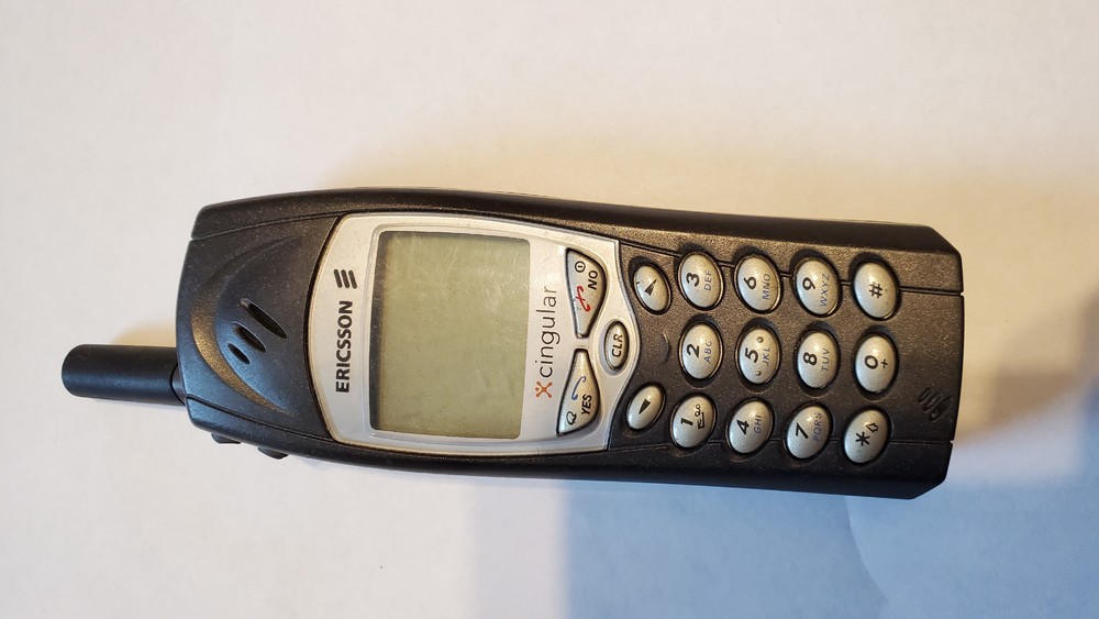 Cell Phones Museum » Ericsson A2218z - 2001