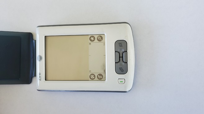 Cell Phones Museum » Palm Zire - 2002