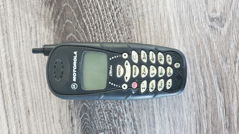 Cell Phones Museum » Motorola i700 Plus - 1999