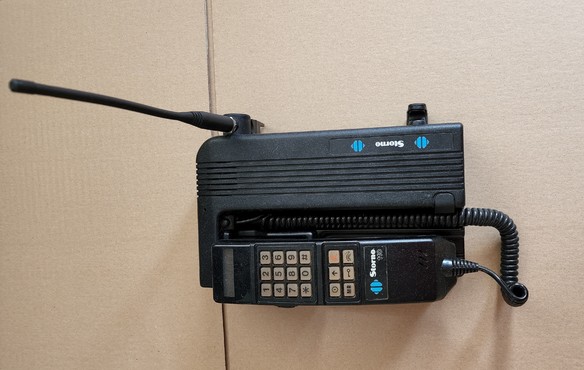 Cell Phones Museum » Motorola Storno 110 - 1990