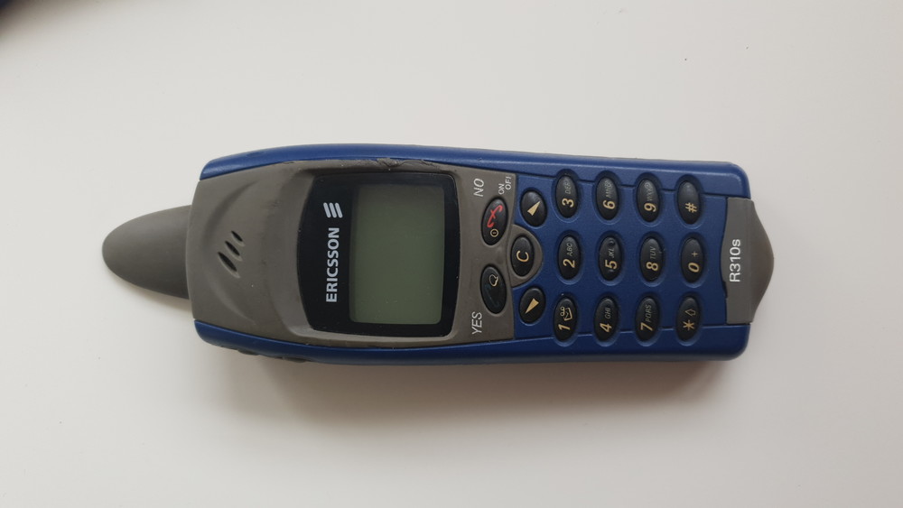 Cell Phones Museum » Ericsson R310s - 2000