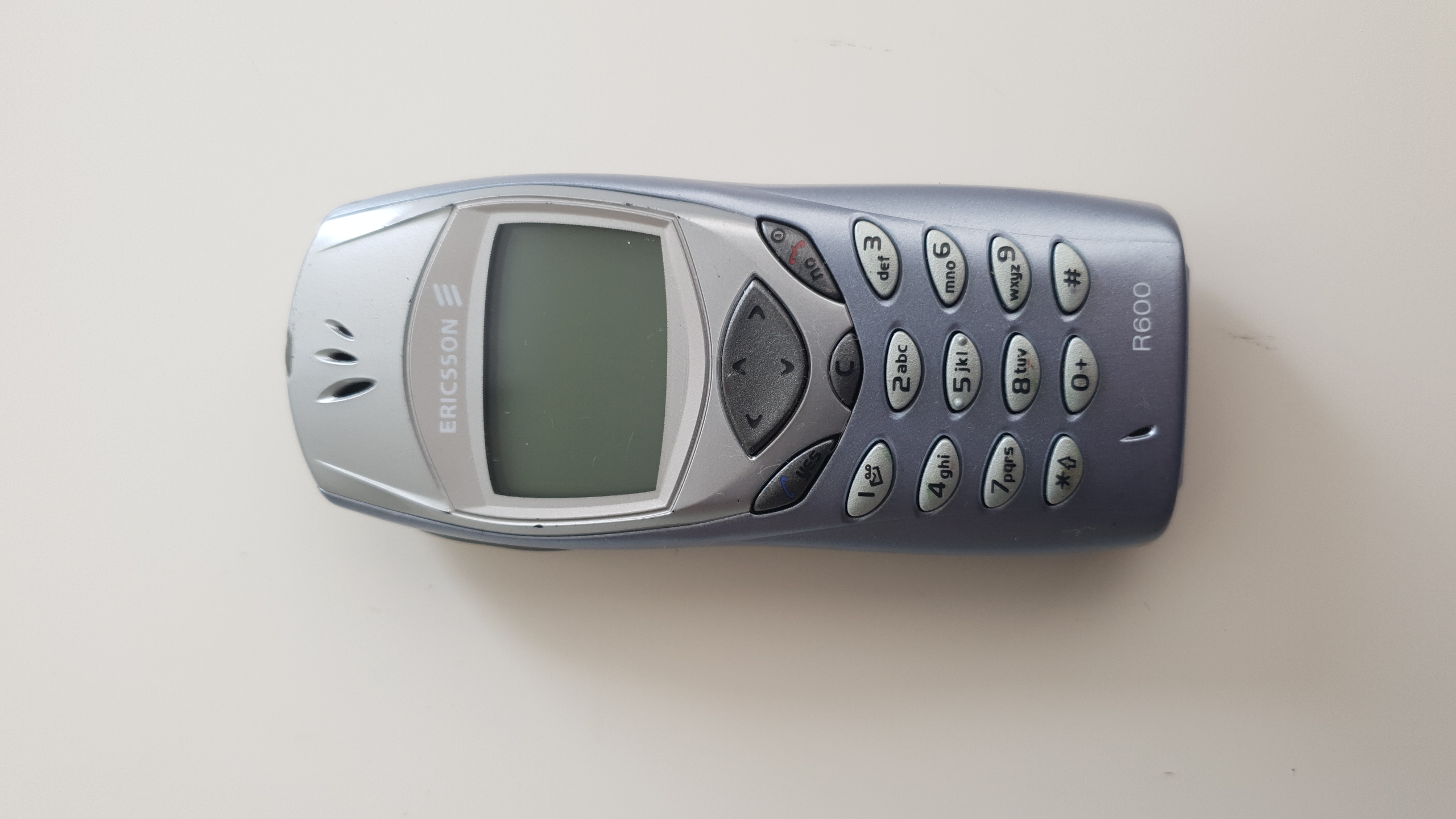 Cell Phones Museum » Ericsson R600 - 2001