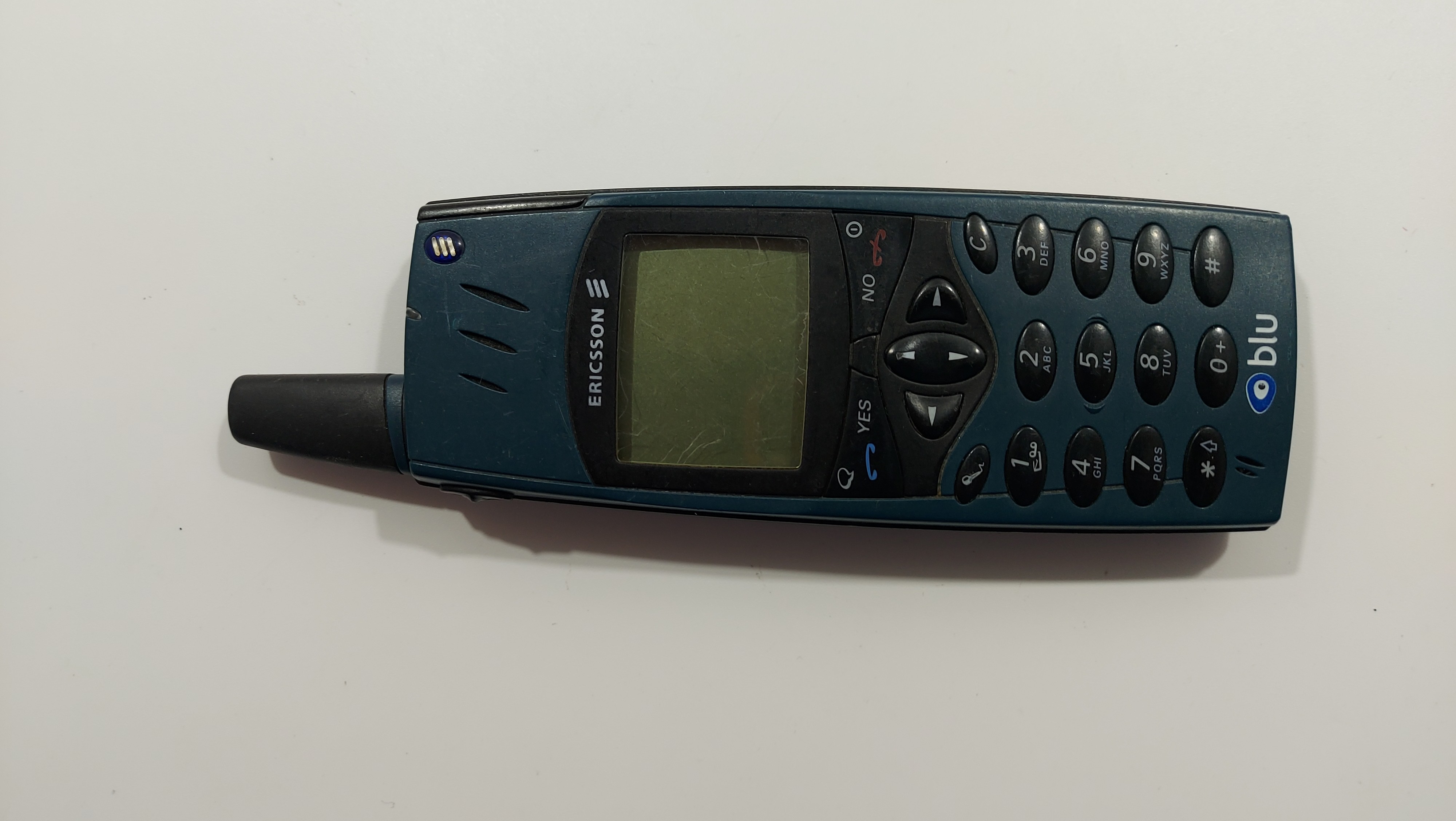Cell Phones Museum » Ericsson R320s - 2000