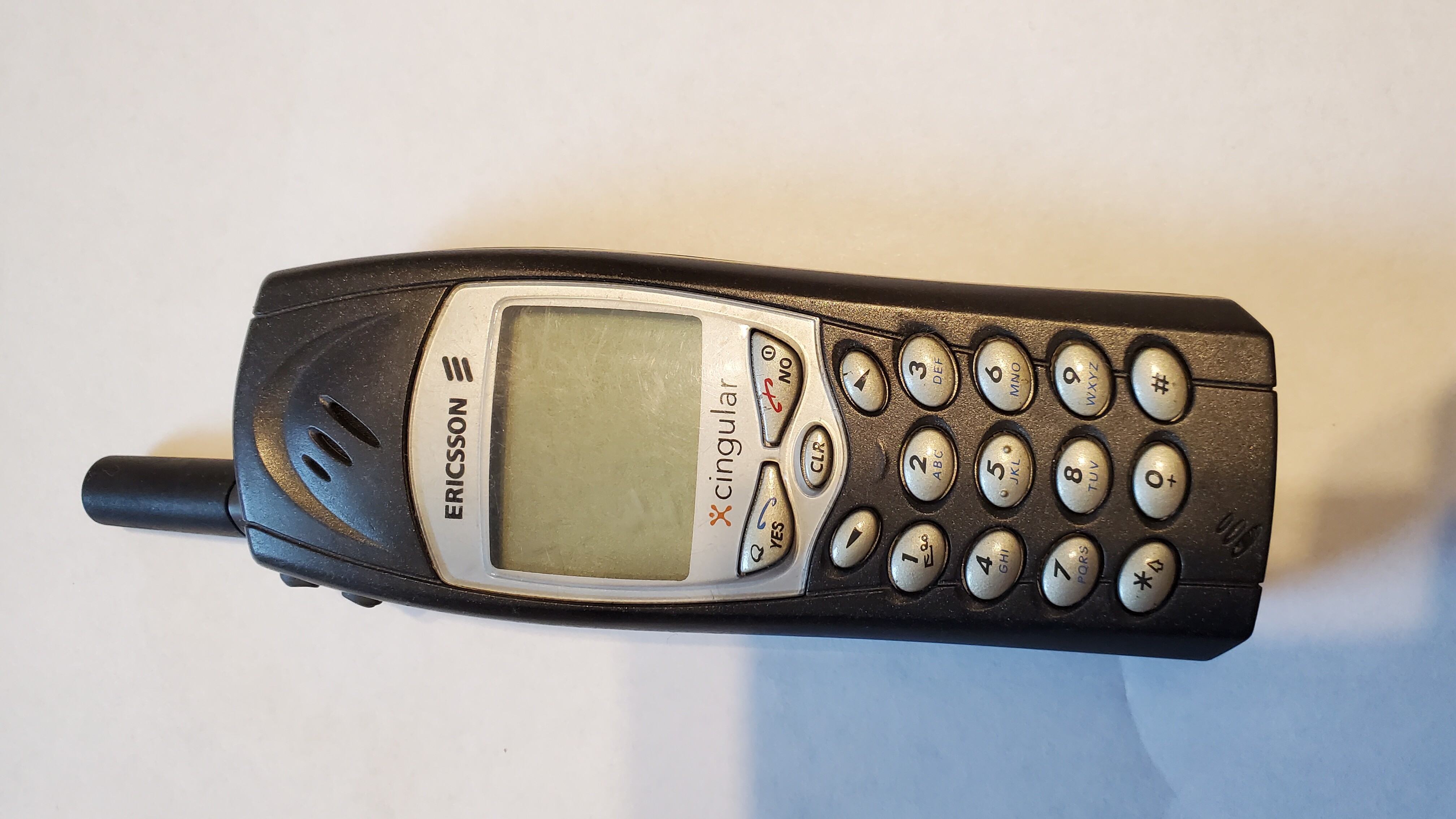 Cell Phones Museum » Ericsson A2218z - 2001